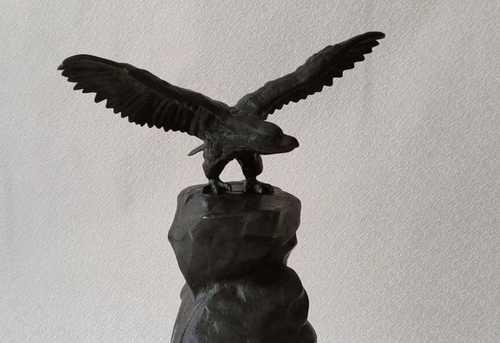 Скульптура Орёл на скале Касли чугун СССР литье