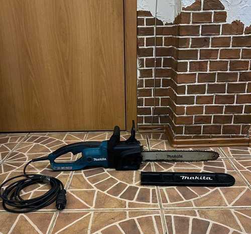 Цепная электропила Makita UC4030A