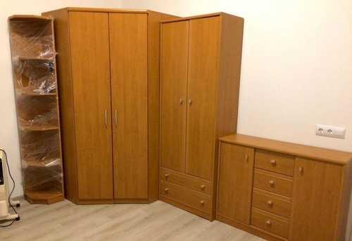 Спальня (Польша) шкафы, комод, полки уголок