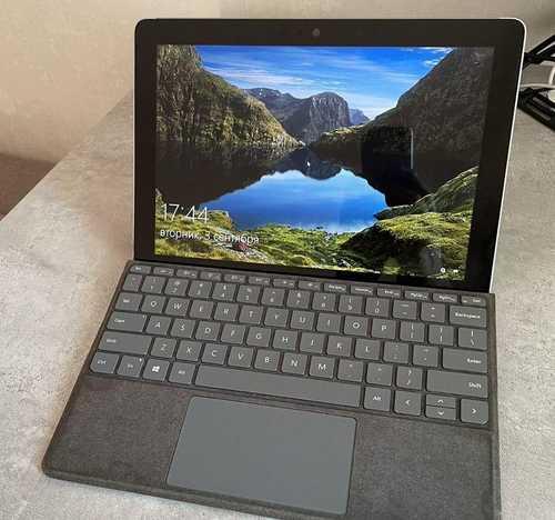 Microsoft Surface Go 1824 64 gb с клавиатурой