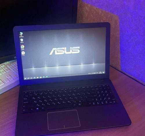 Космический ноутбук Asus