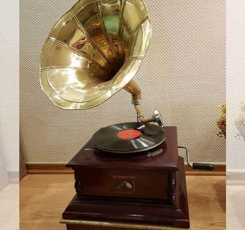 Граммофон деревянный His master's Voice