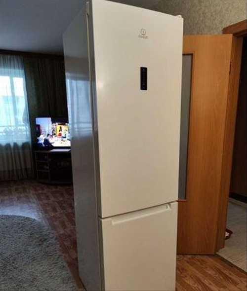 Холодильник Indesit ITF 120W NoFrost Не рабочий