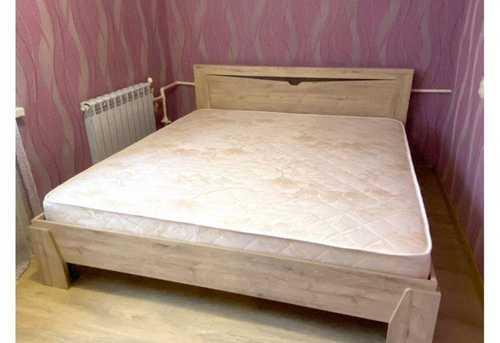 Кровать двуспальная без матраса