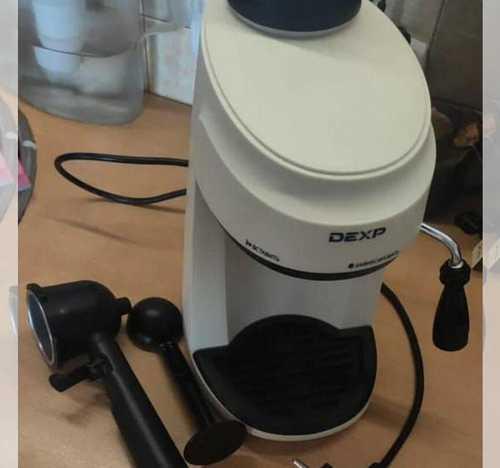 Кофемашина рожковая Dexp em801