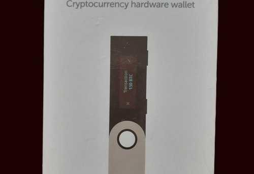 Аппаратный кошелек для криптовалют "Ledger Nano S"