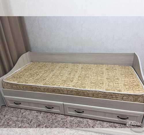 Кровать односпальная с ящиками и матрасом бу