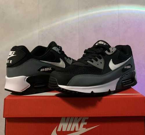 Кроссовки Nike Air Max 90 Essential