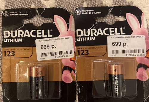 Две литиевые новые батарейки Duracell