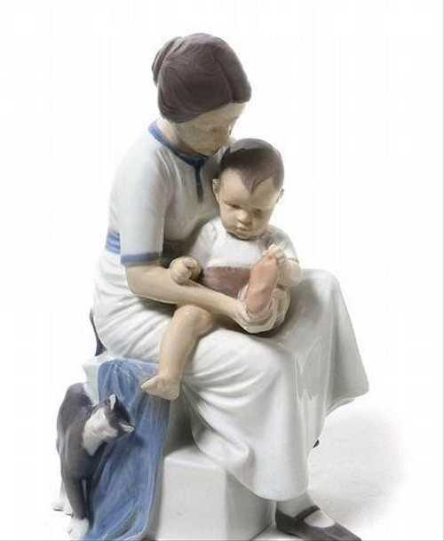 Фарфоровая фигура Мать с малышом. Bing & Grondahl