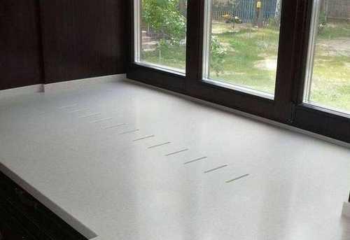Подоконник с вкраплениями из искусственного камня