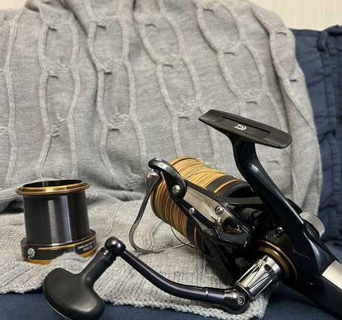 Катушка Daiwa 23 Emblem surf 45 SCW QD