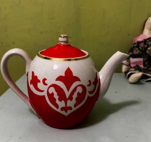 В связи с переездом, продаю чайник керамический