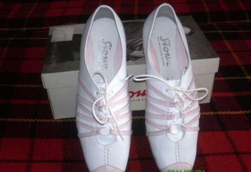 Кожаные белые ботинки (кроссовки) 36-36.5 размер