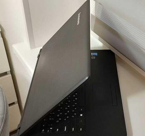 Ноутбук Lenovo IdeaPad Pentium 4Ядра