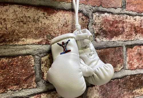 Боксерские перчатки на веревочке Спортфайтер бел