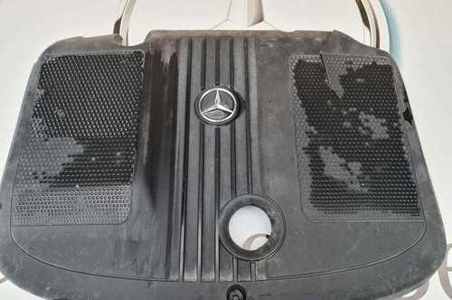 Крышка двигателя ом651 Mercedes W212/W204/C207