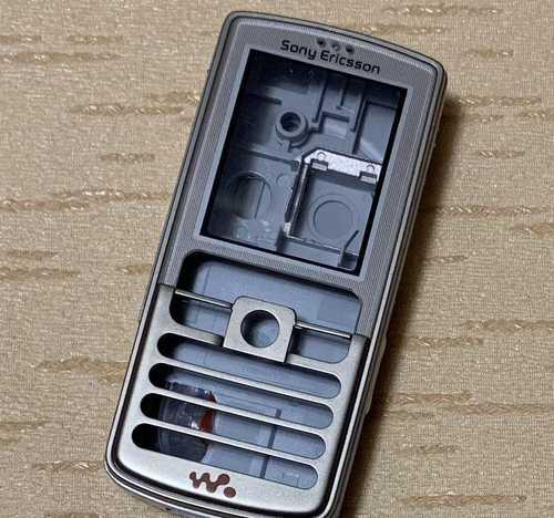 Корпус на Sony Ericsson w700