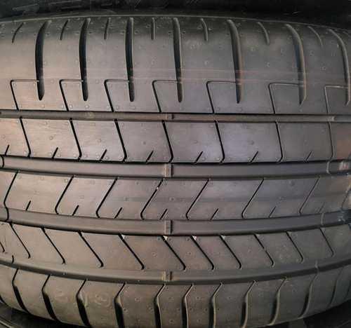 Pirelli P Zero PZ4 255/45 R20 и 285/40 R20