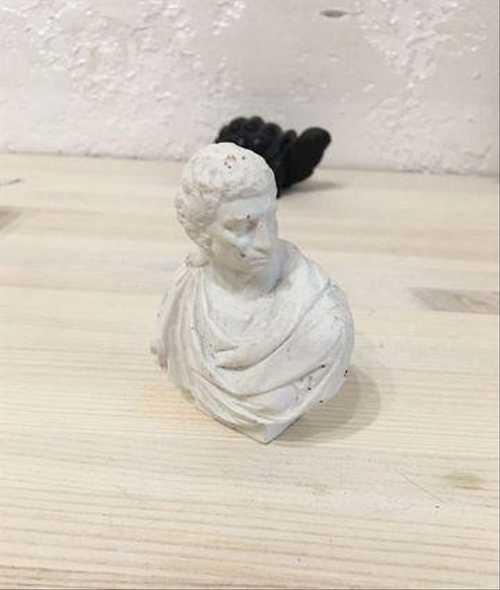 Фигурки и статуэтки