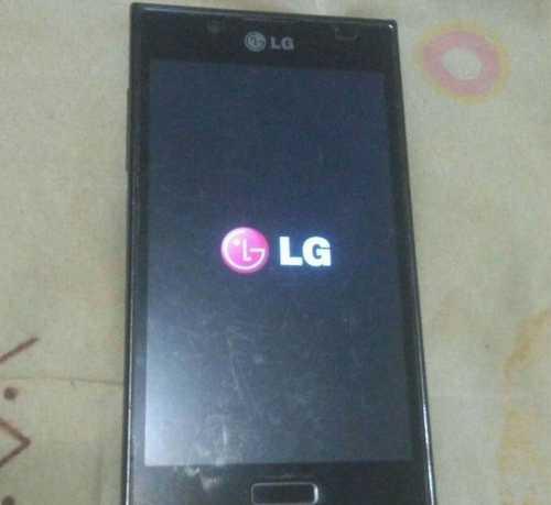 Телефон LG p705