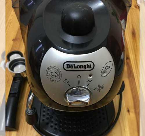 Кофеварка рожковая delonghi EC200CD.B