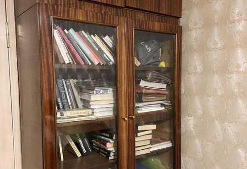 Книжный шкаф СССР витрина