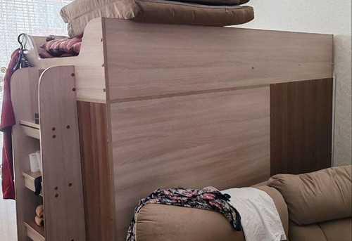 Кровать чердак со столом и шкафом б.у