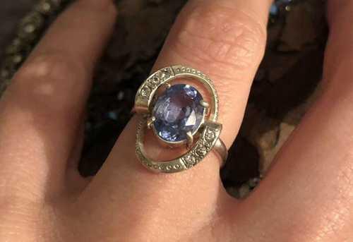 Продаю серебряное кольцо с голубым топазом
