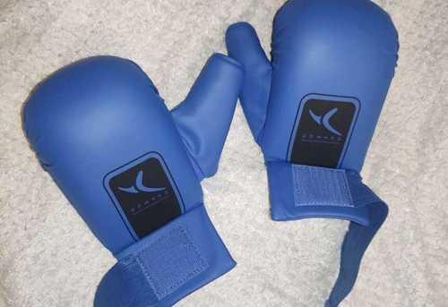 Боксерские перчатки, накладки для карате
