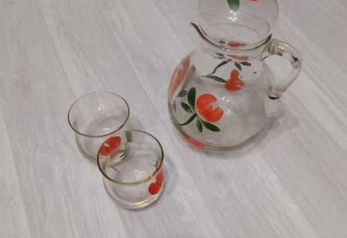 Стеклянный графин СССР с двумя стаканами
