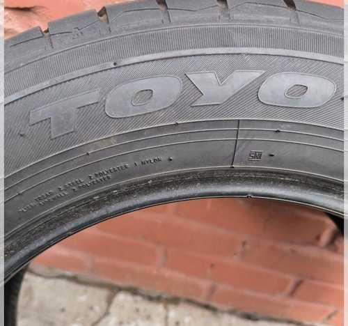 Toyo Tranpath MPZ 215/60 R17 96H