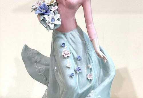 Статуэтка фарфоровая девушка цветочница