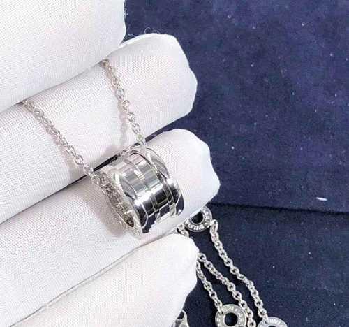 Золотая подвеска Bvlgari