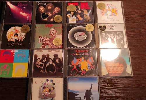 Коллекция компакт дисков группы Queen