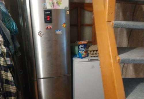 Холодильник aeg
