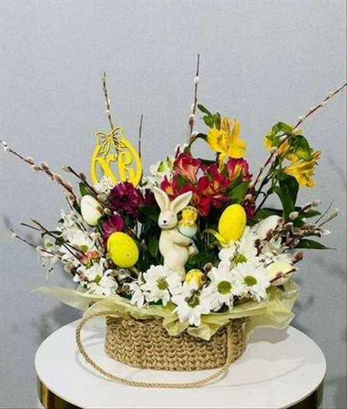 Пасхальная композиция на стол с вербой и цветами
