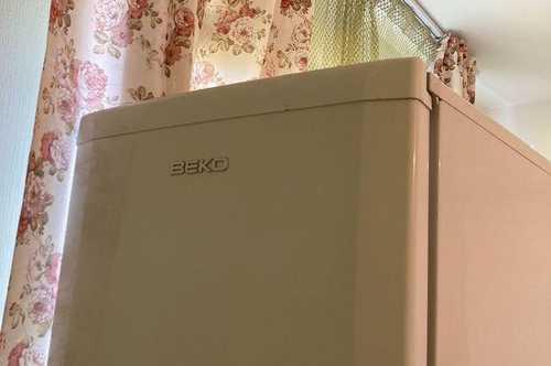 Продаю холодильник beko CSK 32000