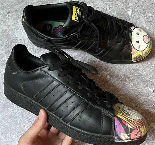 Кроссовки Adidas Superstar Pharrell Williams anime