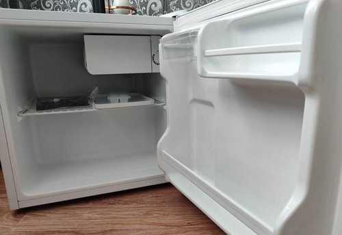 Холодильник dexp TF050D компактный