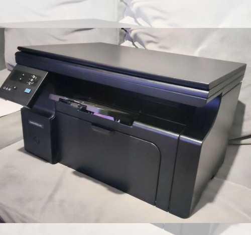 Принтер лазерный мфу hp м 1132mfp, в хорошем соост