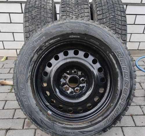 Bridgestone Blizzak DM-V1 225/65 R17 106T