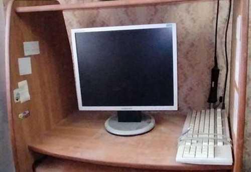 Компьютерный стол, компьютер, монитор, клавиатура