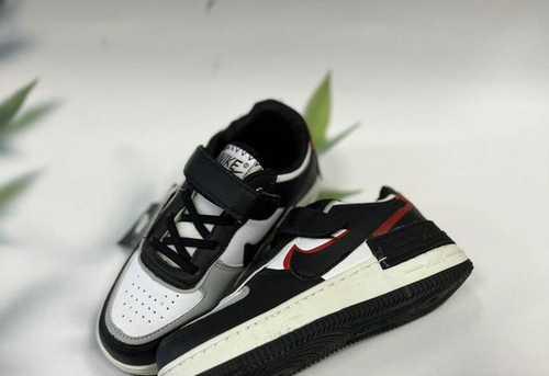 Детские кроссовки Nike Jordan с красным и черным