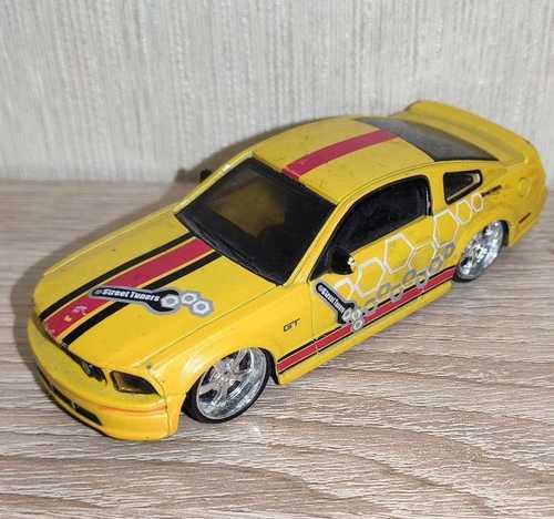 Bburago Ford Mustang GT Street Tuners 1:43