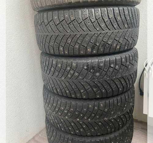 Michelin X-Ice North 4 245/45 R17