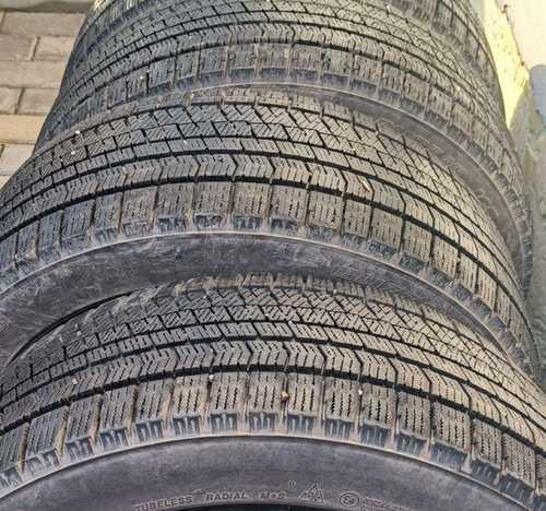 Bridgestone Blizzak Ice 235/45 R18 94S