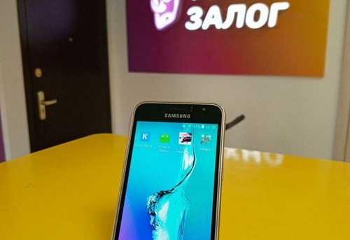 Телефон Samsung Galaxy J1 2016
