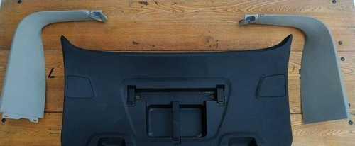 Обшивка двери багажника Opel Astra серии J