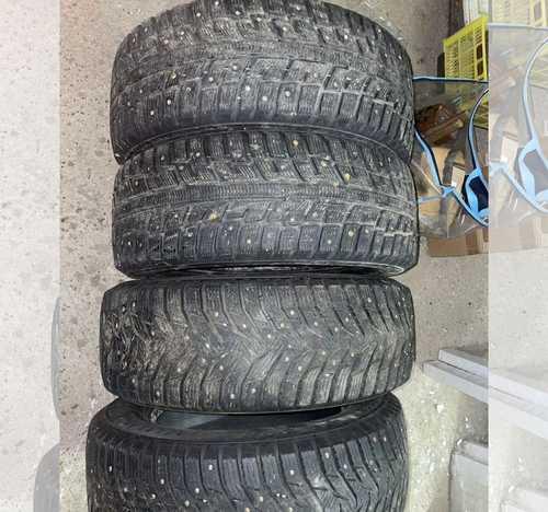 Kumho WinterCraft Ice WI31 215/60 R16 99T